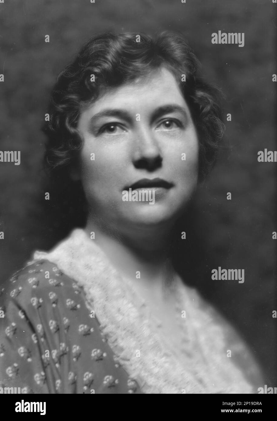 Mrs hg peake hi-res stock photography and images - Alamy