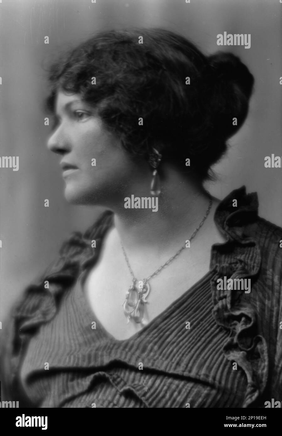 Putnam, Nina Wilcox, Mrs., portrait photograph, 1913 Stock Photo - Alamy