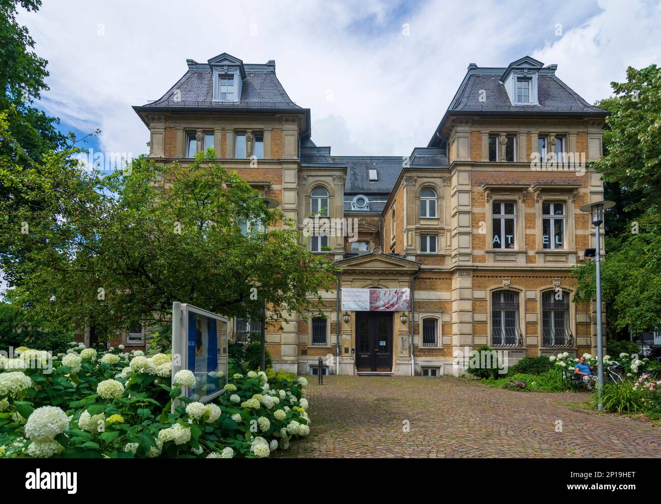 Villa zanders with integrated municipal gallery in bergisches land hi ...