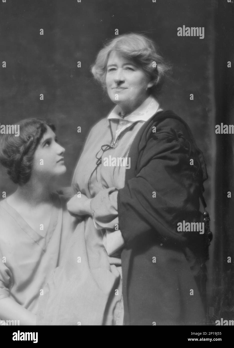 Terry, Ellen, Miss, and Anna Duncan, portrait photograph, 1915 Stock ...