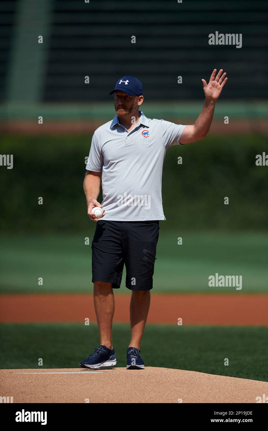 Former major league pitcher Ryan Dempster throws out the ceremonial ...