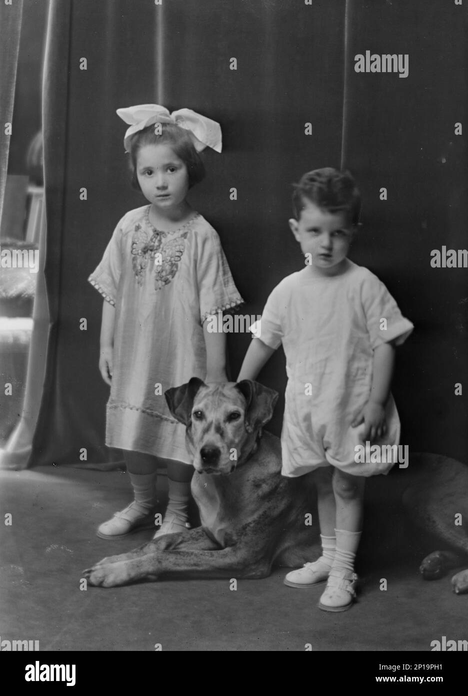 Bates, Blanche, Miss (Mrs. George Creel), children of, with dog ...