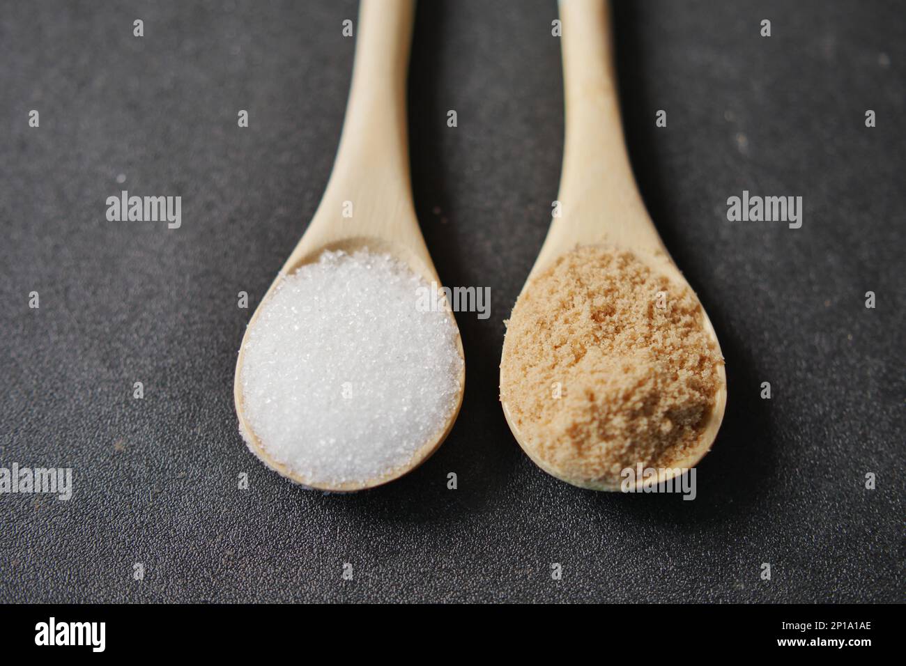 Sugar cubes white brown hi-res stock photography and images - Alamy