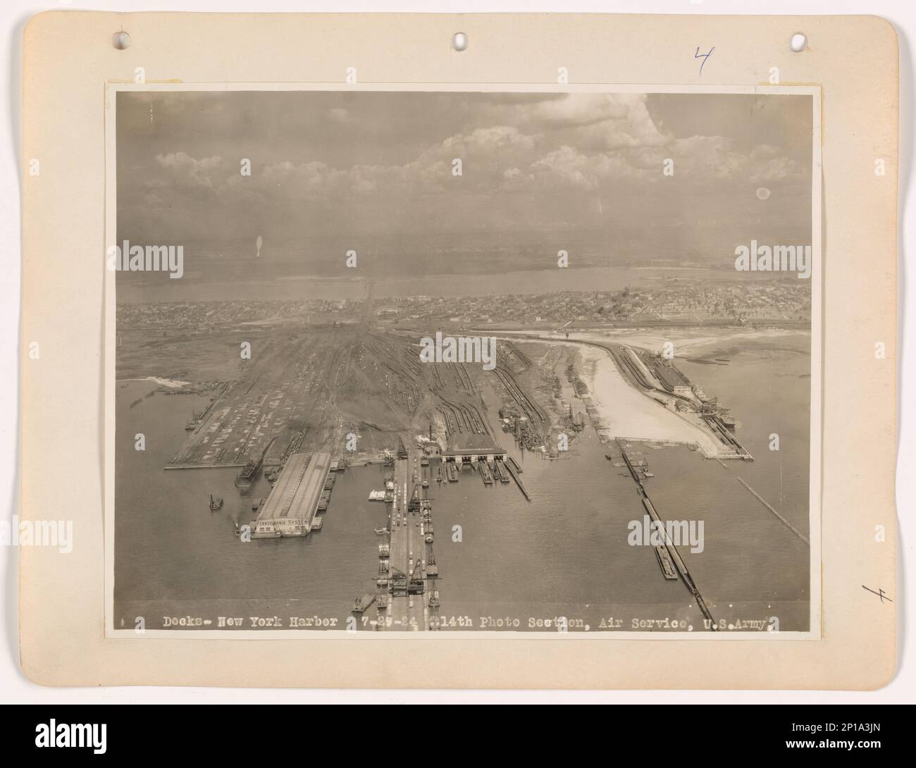 New york docks hi-res stock photography and images - Alamy