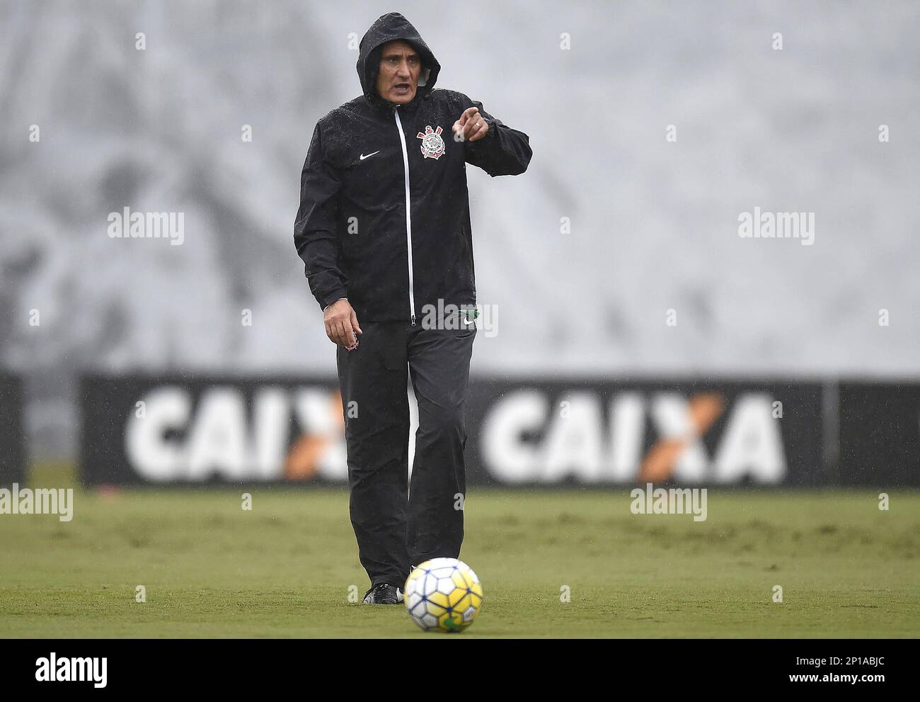 SAO PAULO - SP - 03/06/2016 - TREINO DO CORINTHIANS - Tite durante ...