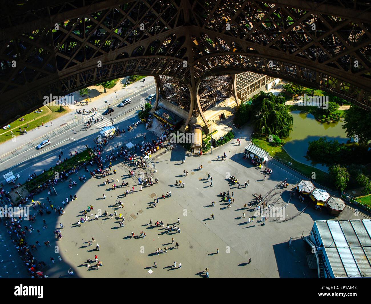 Busy crossroads in paris hi-res stock photography and images - Alamy