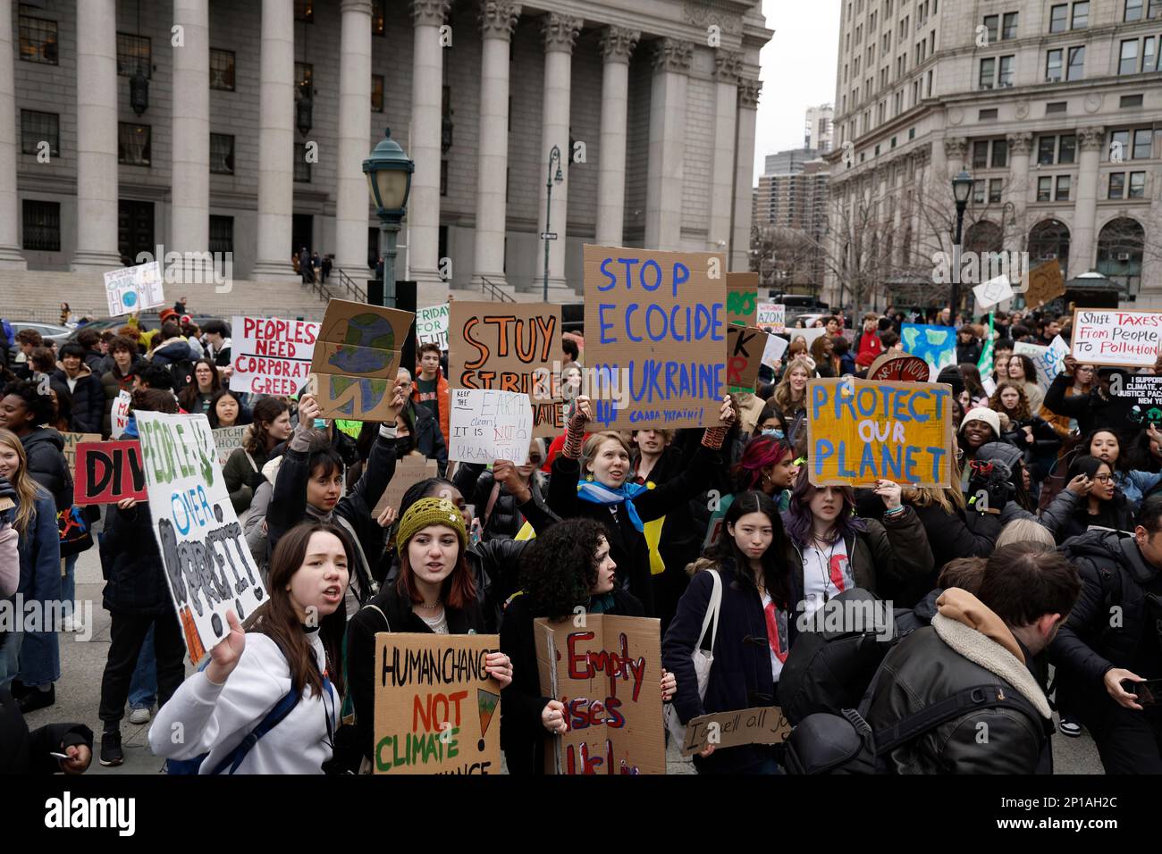 People march with signs chanting slogans from Manhattan to Brooklyn ...