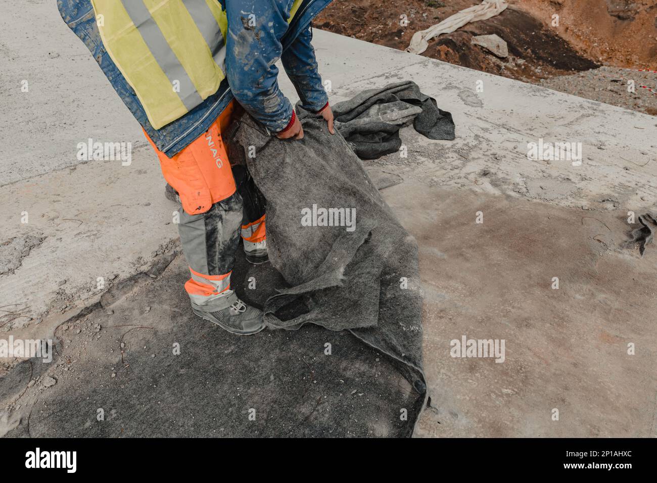 Construction worker doing concrete laying Stock Photo - Alamy