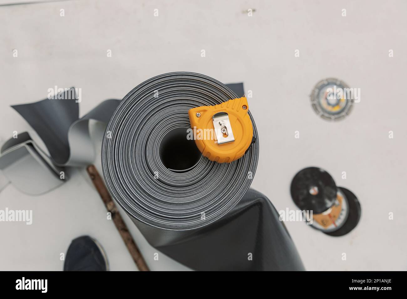 Tool for welding and application of pvc and tpo synthetic membrane ...