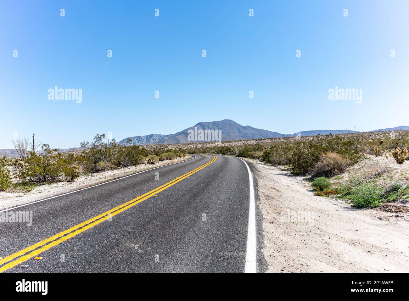 Anza-Borrego state park desert road Stock Photo - Alamy