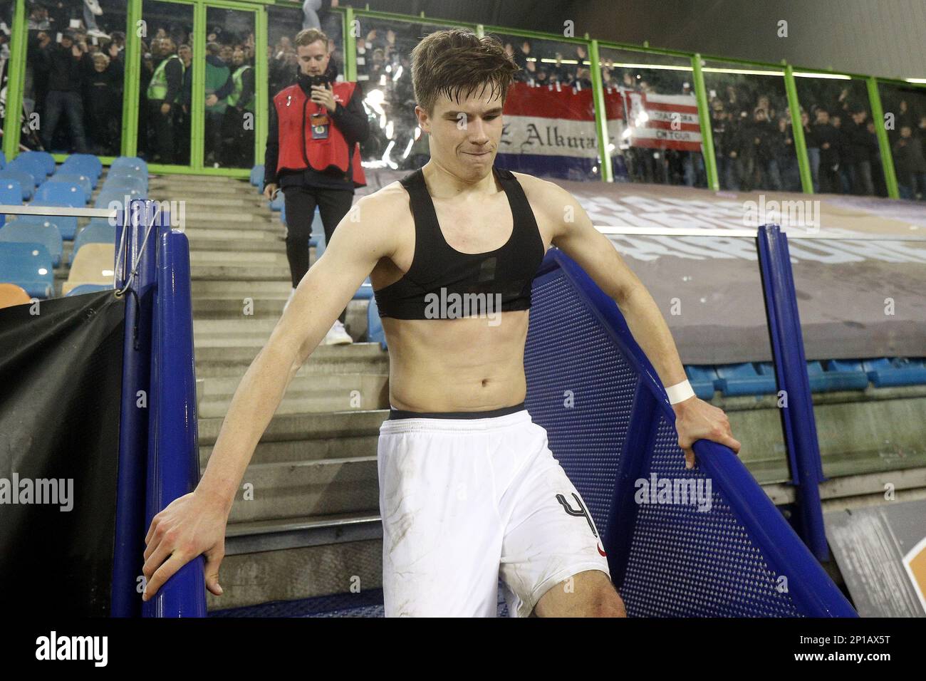 Tribunes cheers hi-res stock photography and images - Alamy