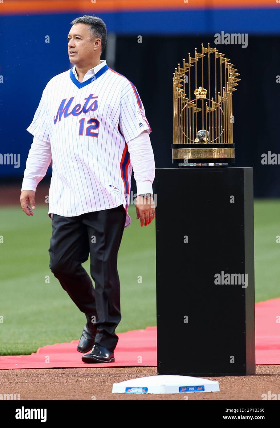 May 28, 2016: 1986 New York Mets pitcher Ron Darling (12) is introduced ...