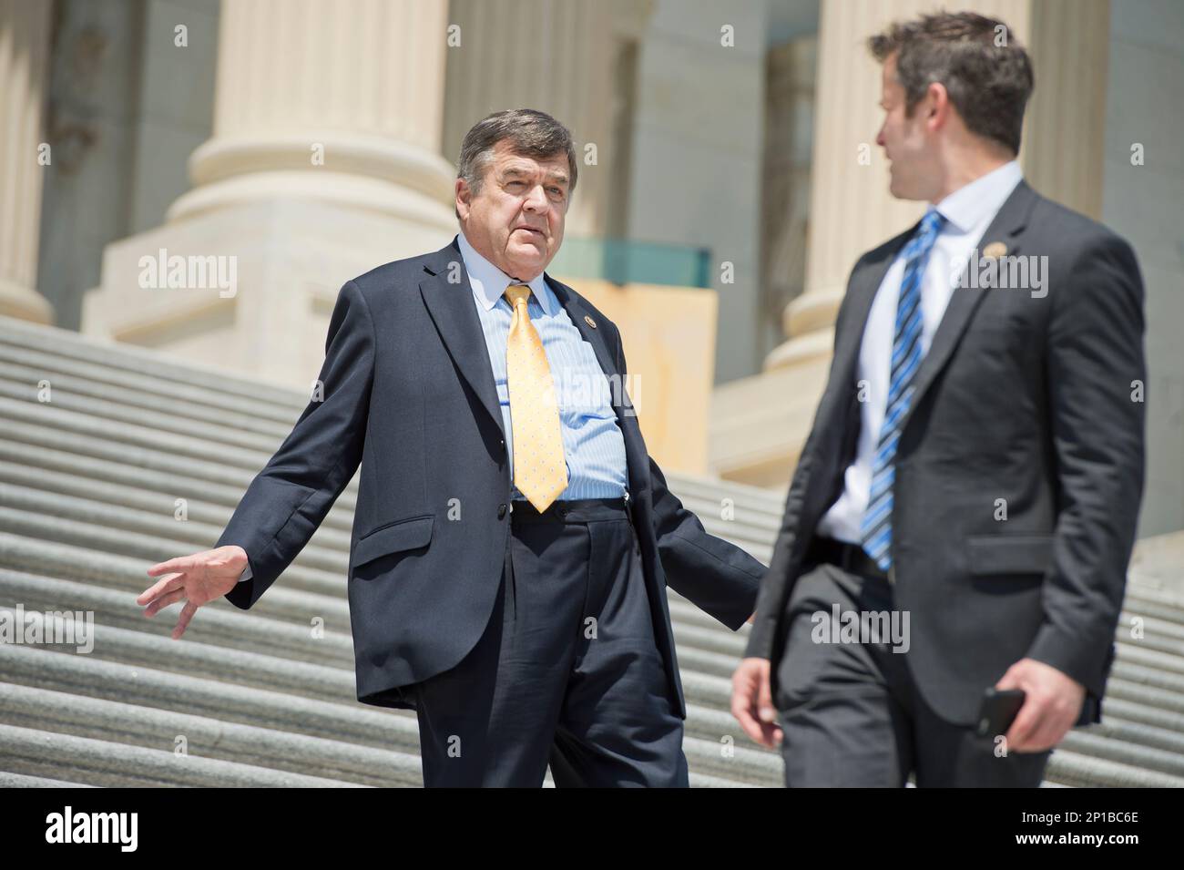 UNITED STATES - MAY 26: Reps. Dutch Ruppersberger, D-Md., left, and ...