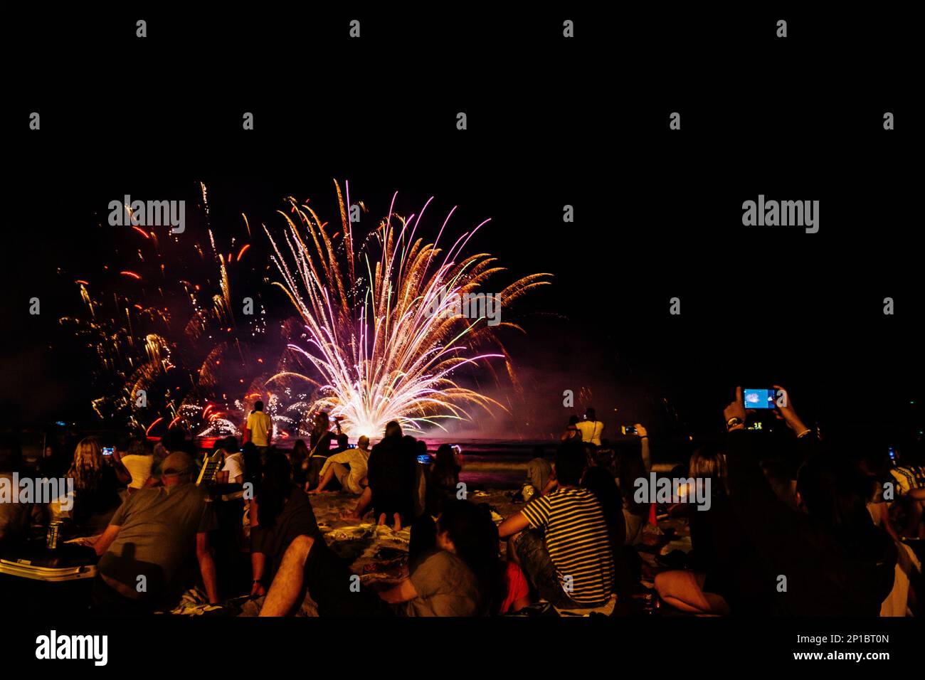 Colorful fireworks at night - great for wallpapers and backgrounds ...