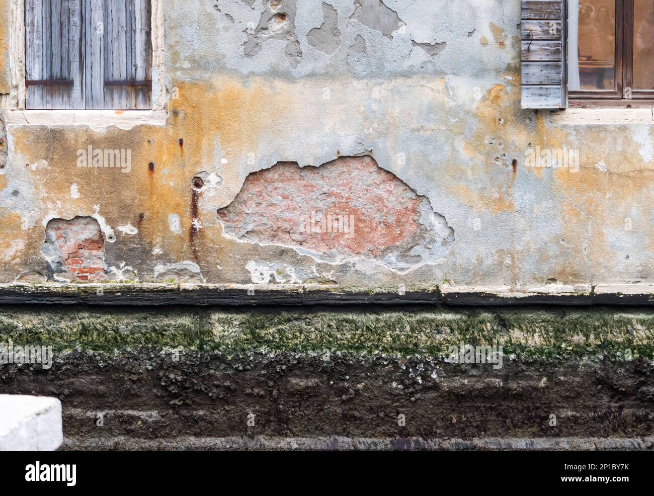 Opening on a wall of a house in Venice. You can see the bricks and the ...