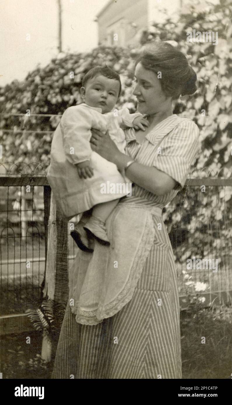 Mother and Baby early 1900s, Mother and Toddler, Turn of the Century ...
