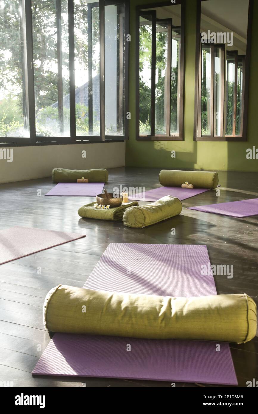 Empty yoga studio interior design hi-res stock photography and images ...