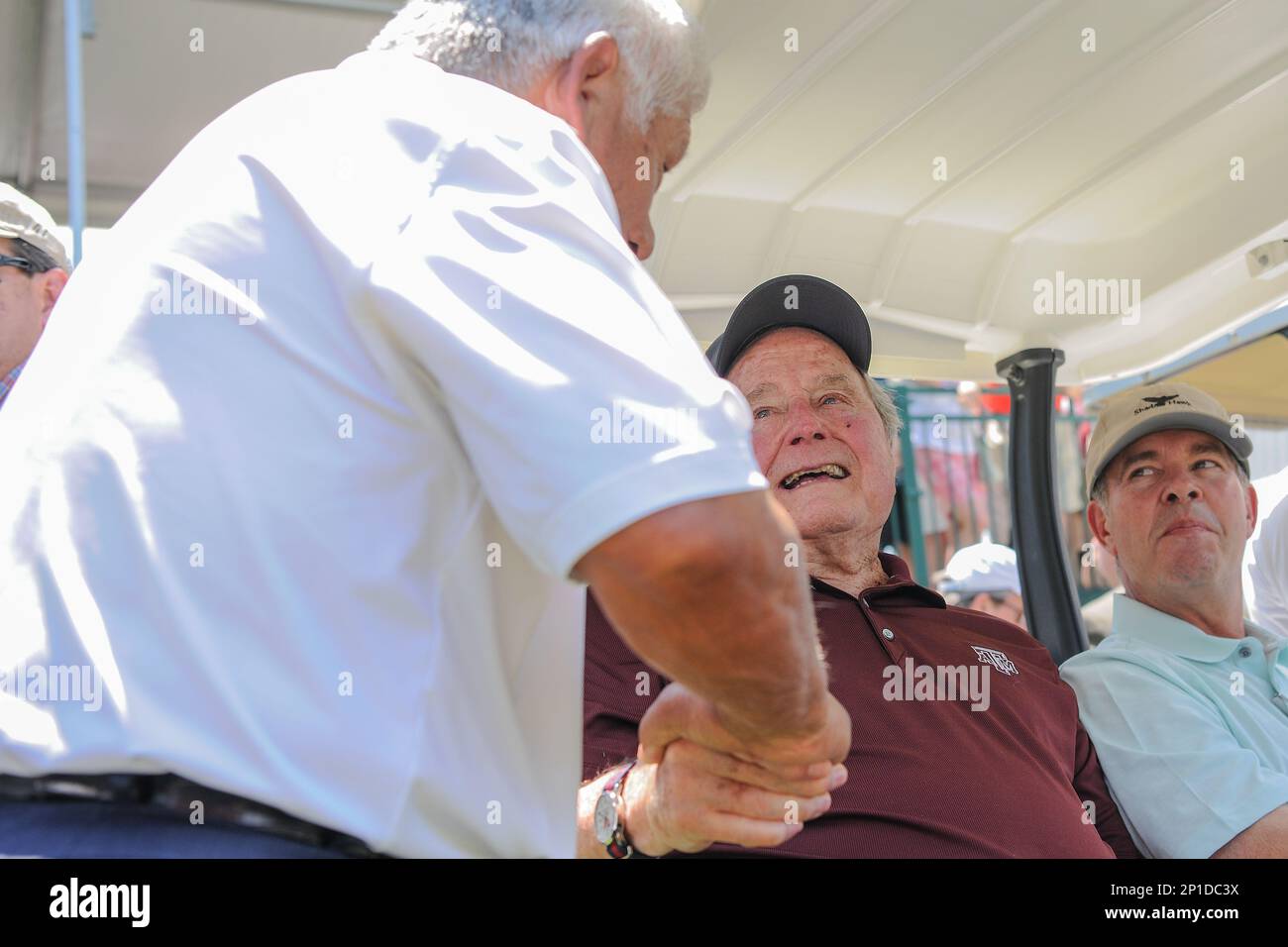 May 07, 2016: President George H.W. Bush shakes hands with Lee Trevino ...