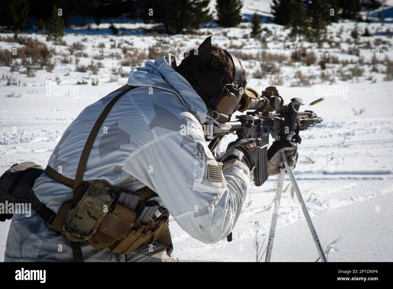 A 10th Special Forces Group (Airborne) Green Beret performs range ...
