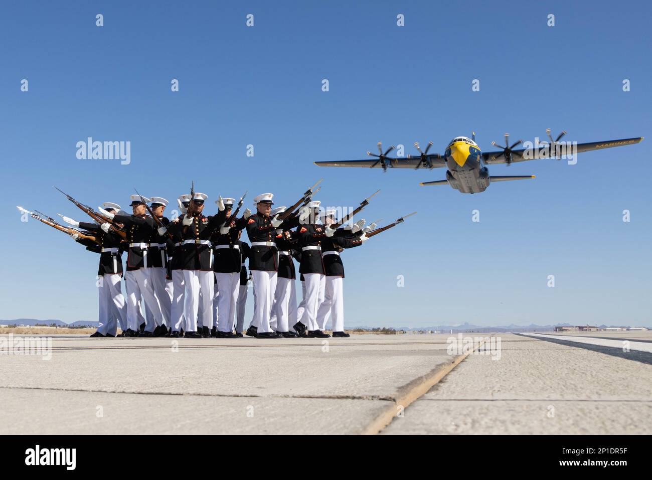 U.S. Marines of the Silent Drill Platoon, Marine Barracks Washington ...