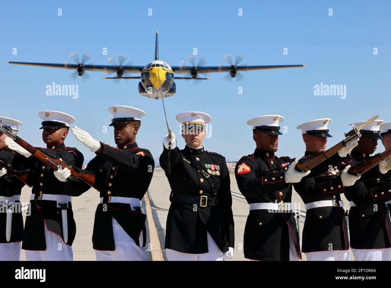 U.S. Marines with Silent Drill Platoon, Marine Barracks Washington ...