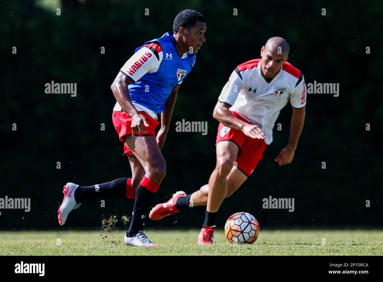 SAO PAULO - SP - 06/05/2016 - TREINO DO SAO PAULO - Wilder (e) e ...