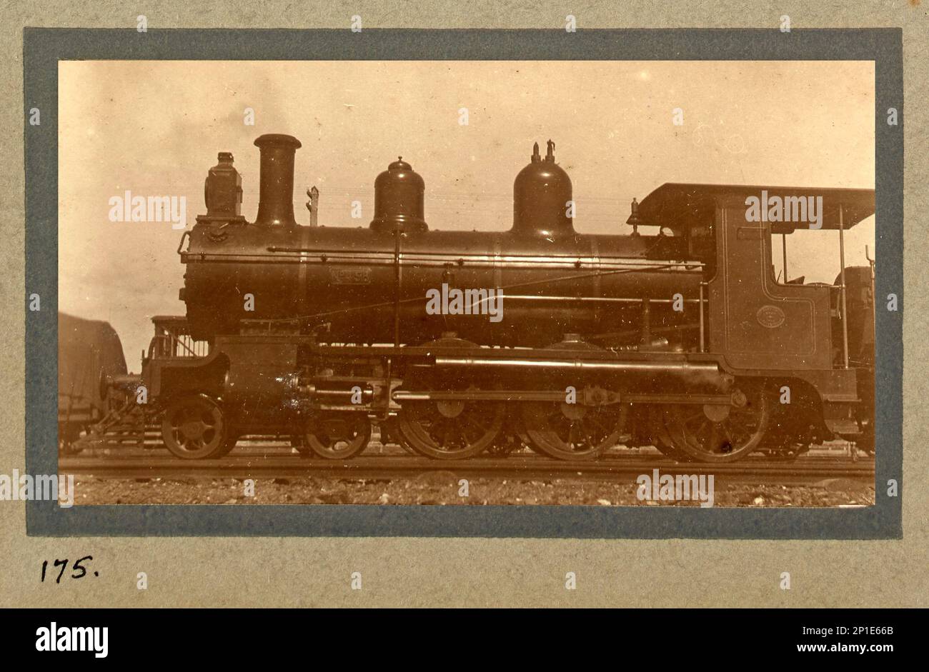 Retro steam train 1800s hi-res stock photography and images - Alamy