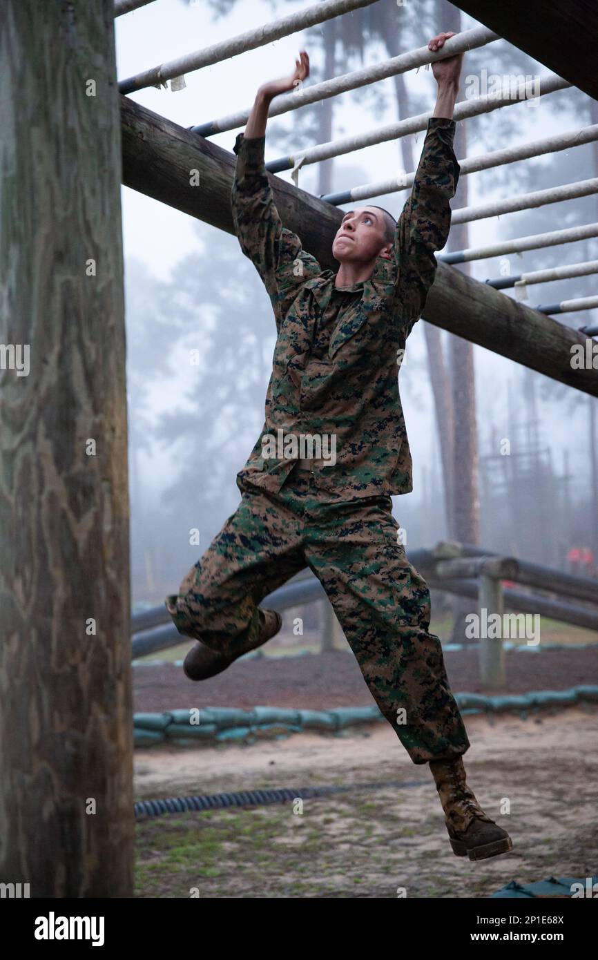 Recruits with Delta Company, 1st Recruit Training Battalion navigate ...