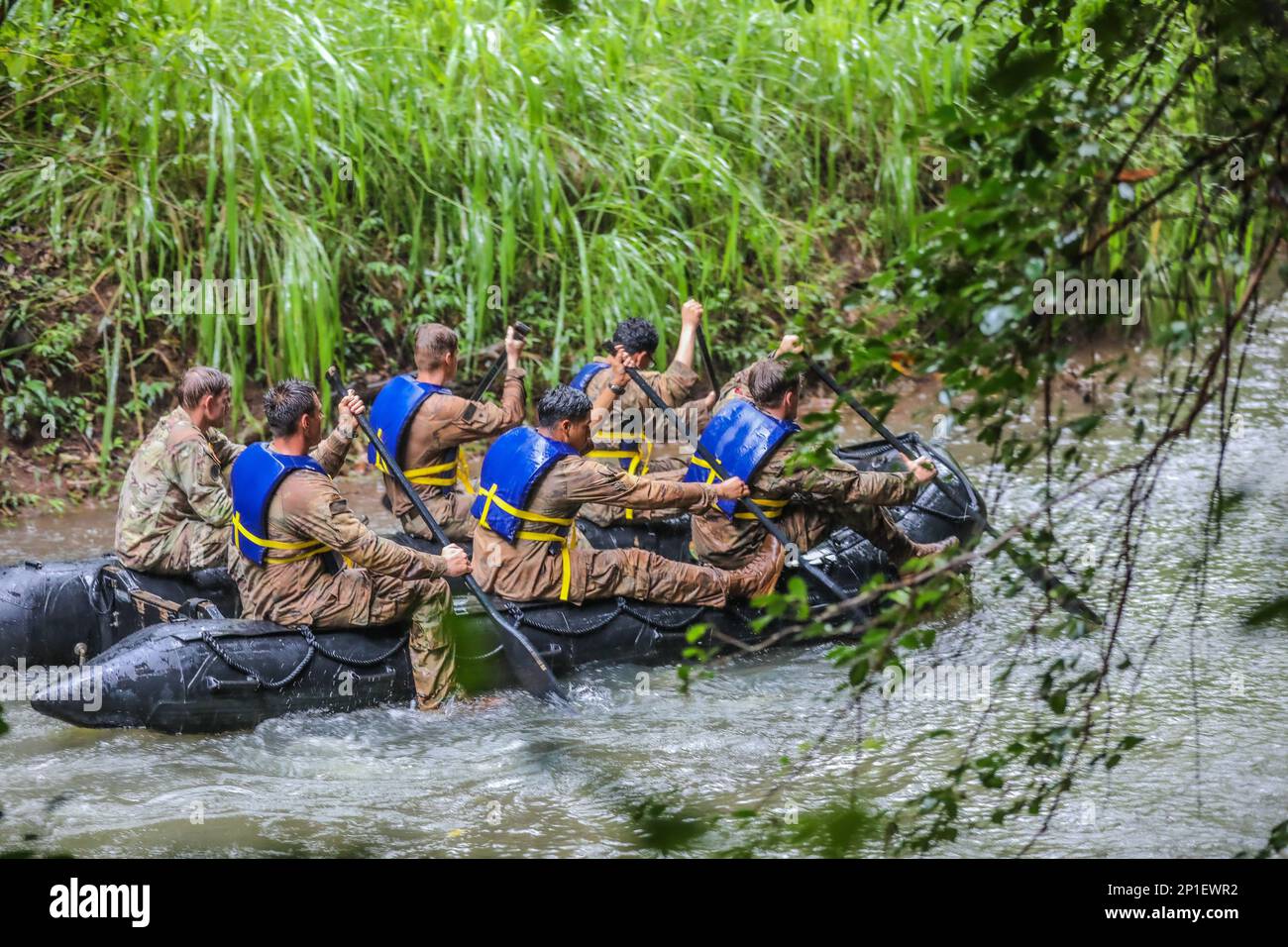 25th Infantry Division Artillery (DIVARTY) conducts Waterborne ...