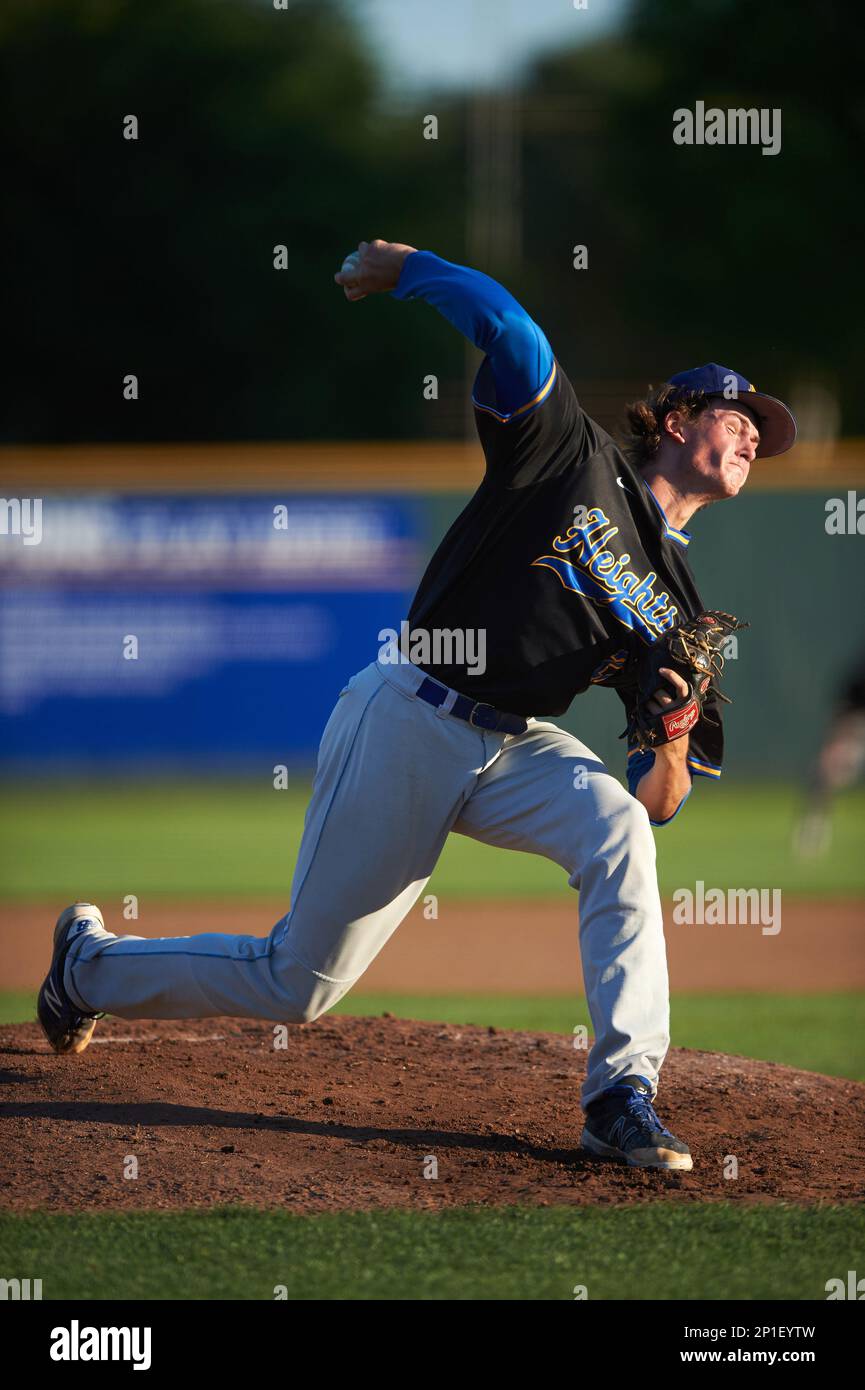 Alamo Heights Mules starting pitcher Forrest Whitley (21) delivers a ...