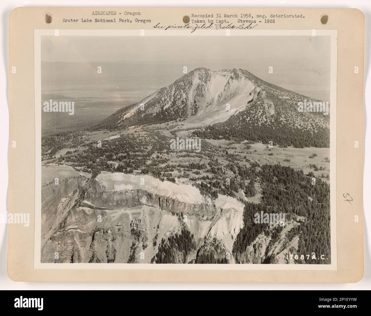 Crater lake oregon aerial hi-res stock photography and images - Alamy
