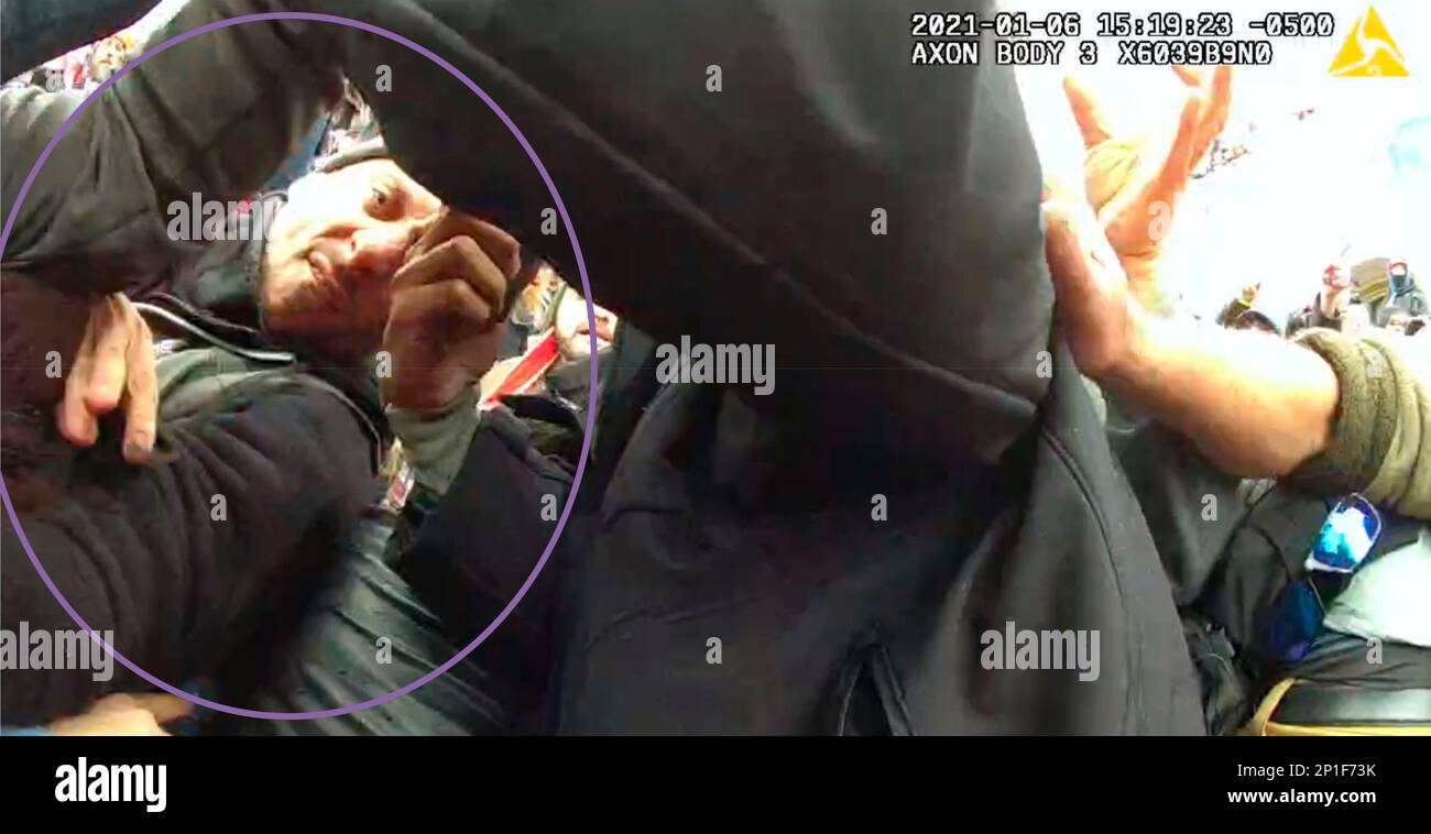 This image from the body-worn camera of Washington Metropolitan Police ...