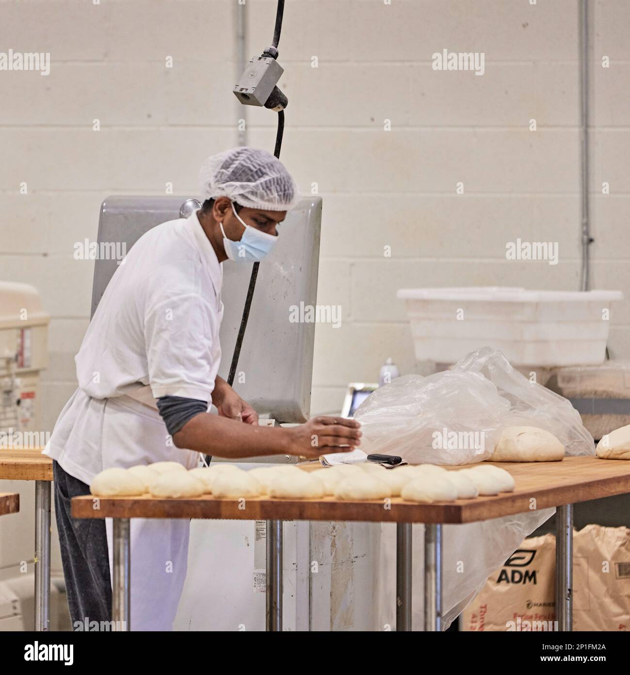 Bakery cake racks hi-res stock photography and images - Alamy