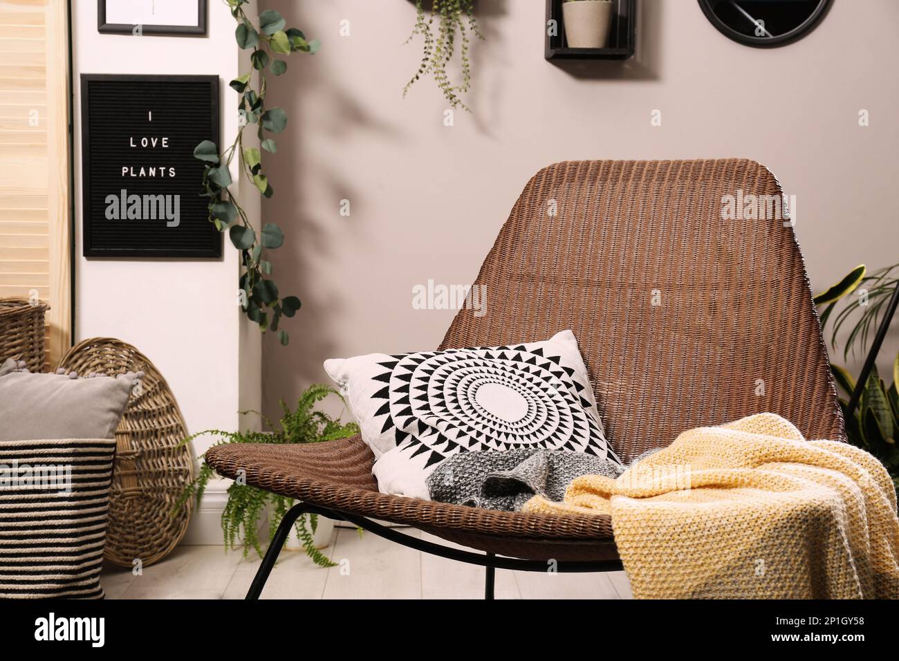 Elegant lounge area interior hi-res stock photography and images - Alamy
