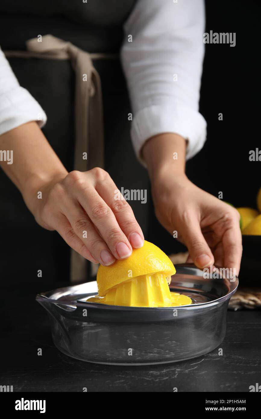 Squeezing fresh natural lemons hi-res stock photography and images - Alamy