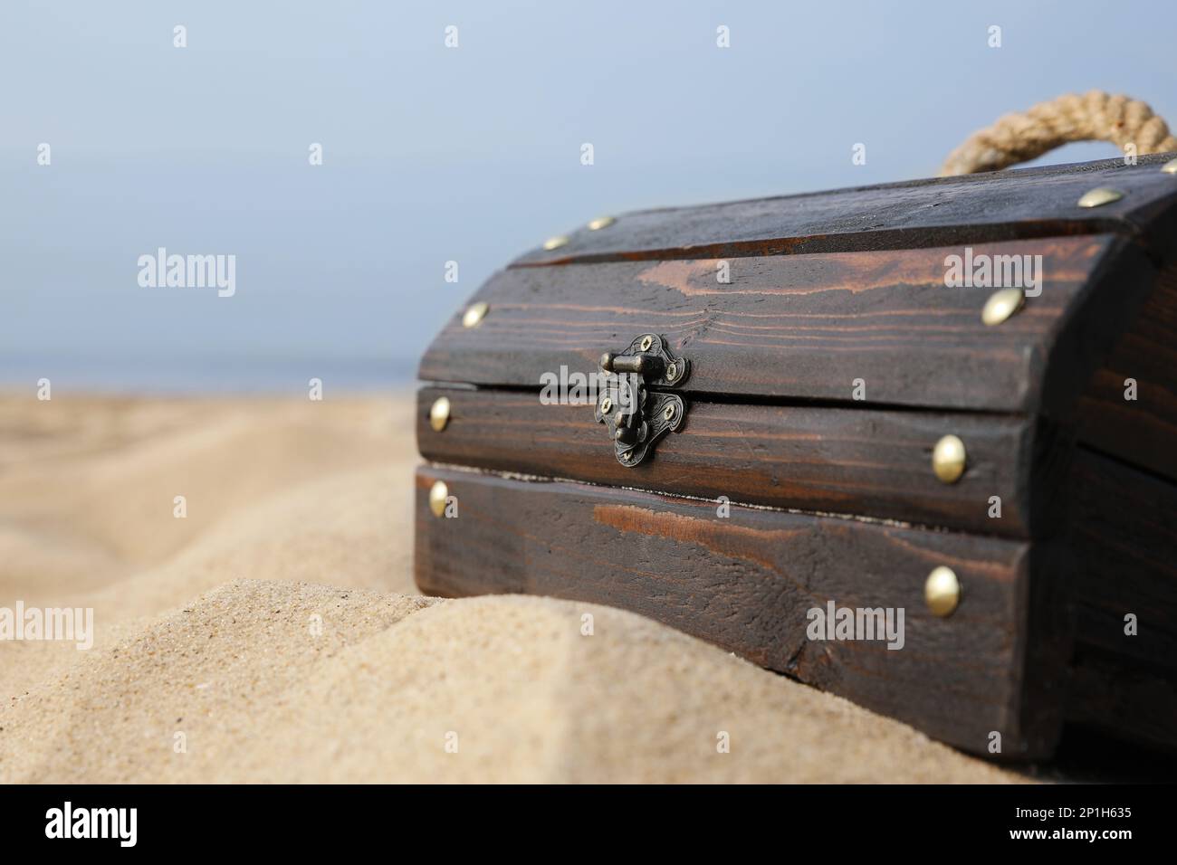Closed wooden treasure chest on sandy beach Stock Photo - Alamy