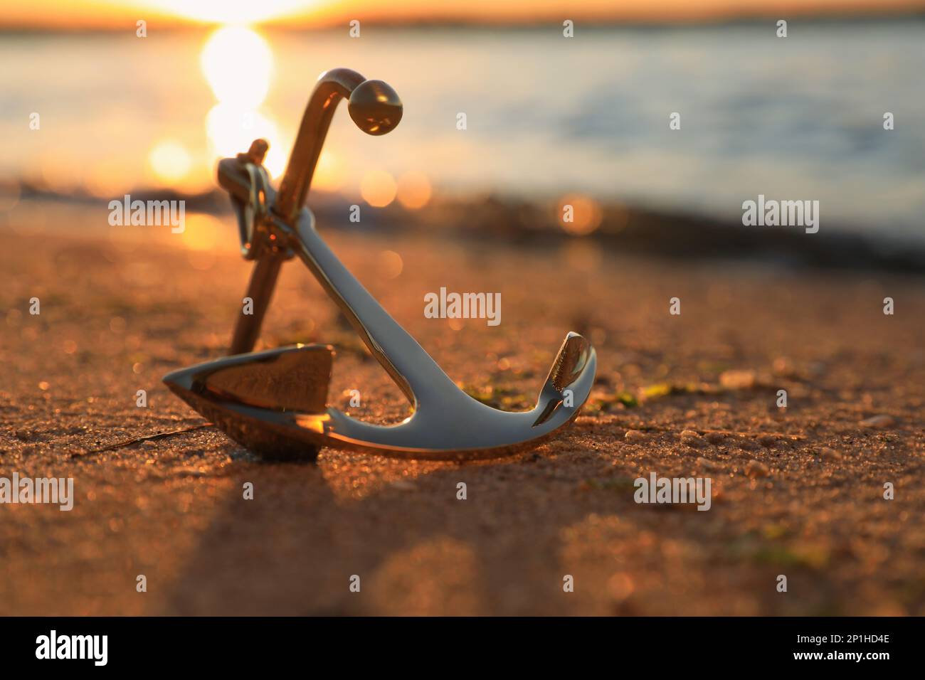 Golden anchor on boat hi-res stock photography and images - Alamy