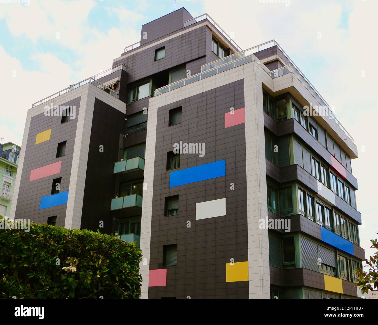 Coloured cladding panels hi-res stock photography and images - Alamy