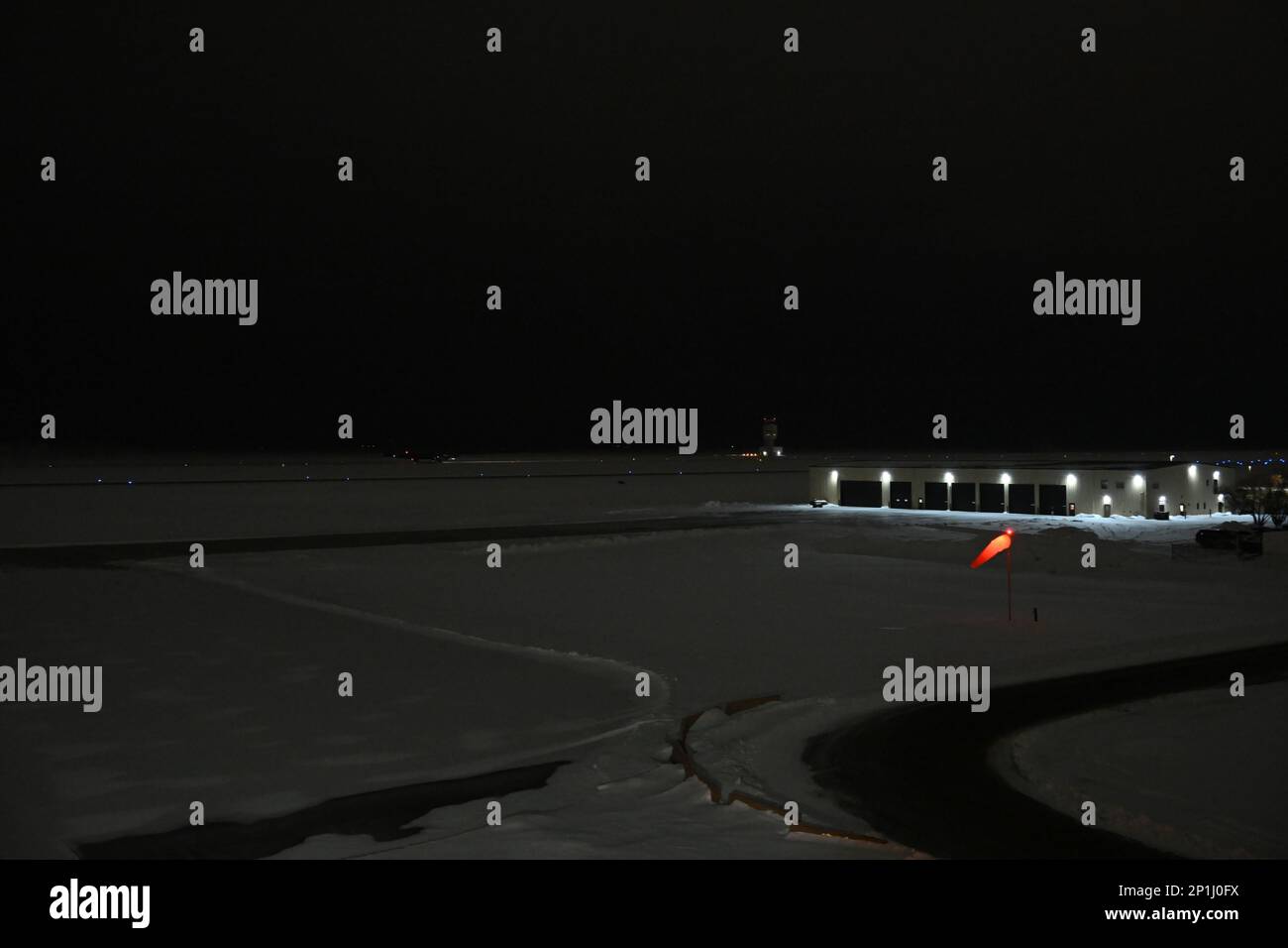 A B-52H Stratofortress assigned to the 5th Bomb Wing returns to Minot ...