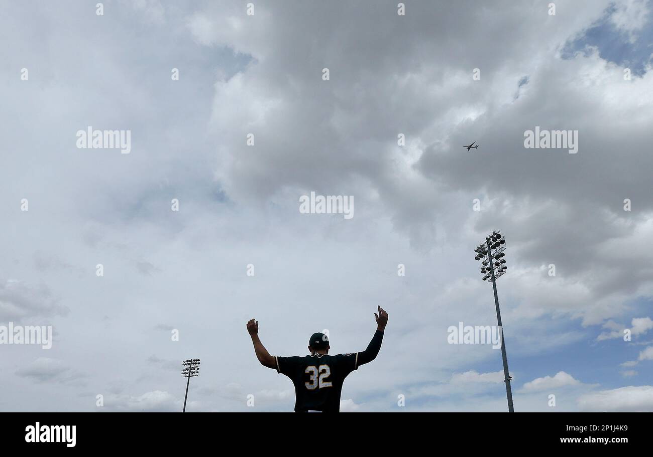 Oakland Athletics starting pitcher Jesse Hahn (32) warms up before a ...