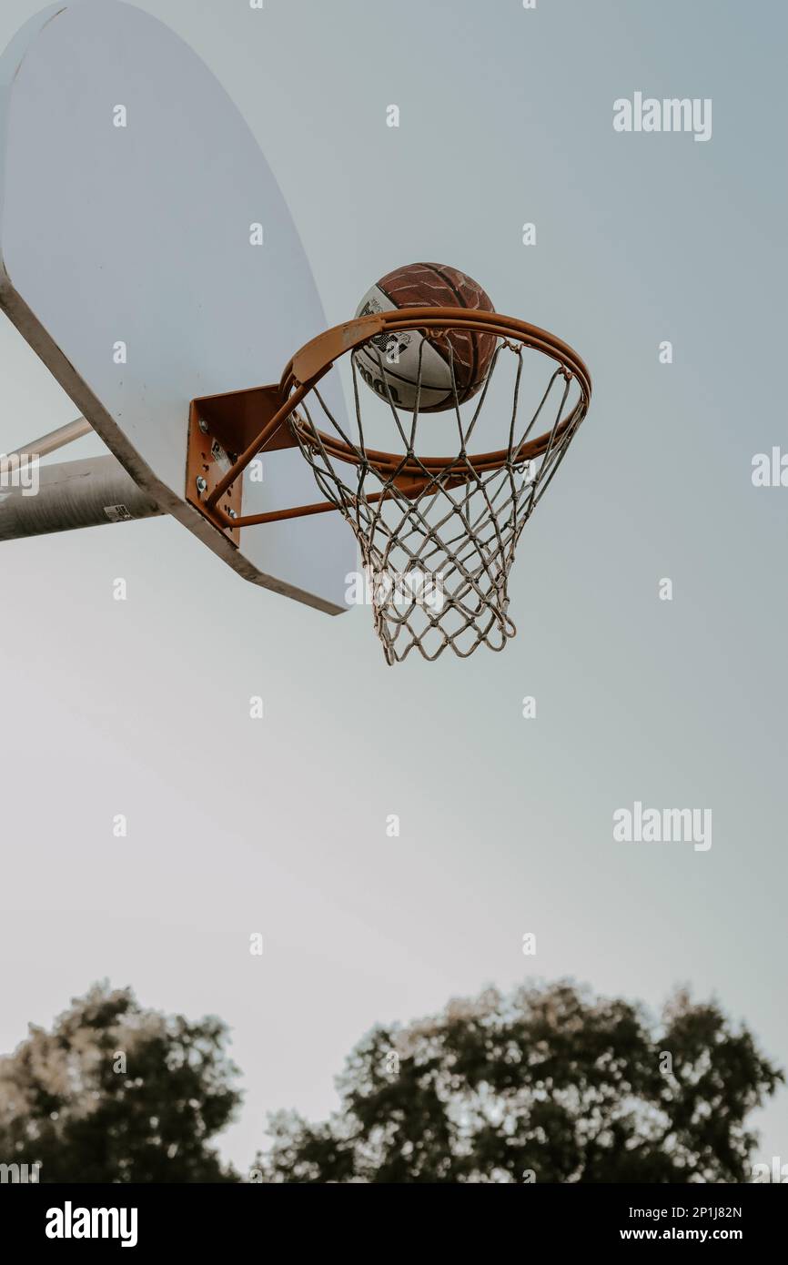 Street hoops ball hi-res stock photography and images - Alamy