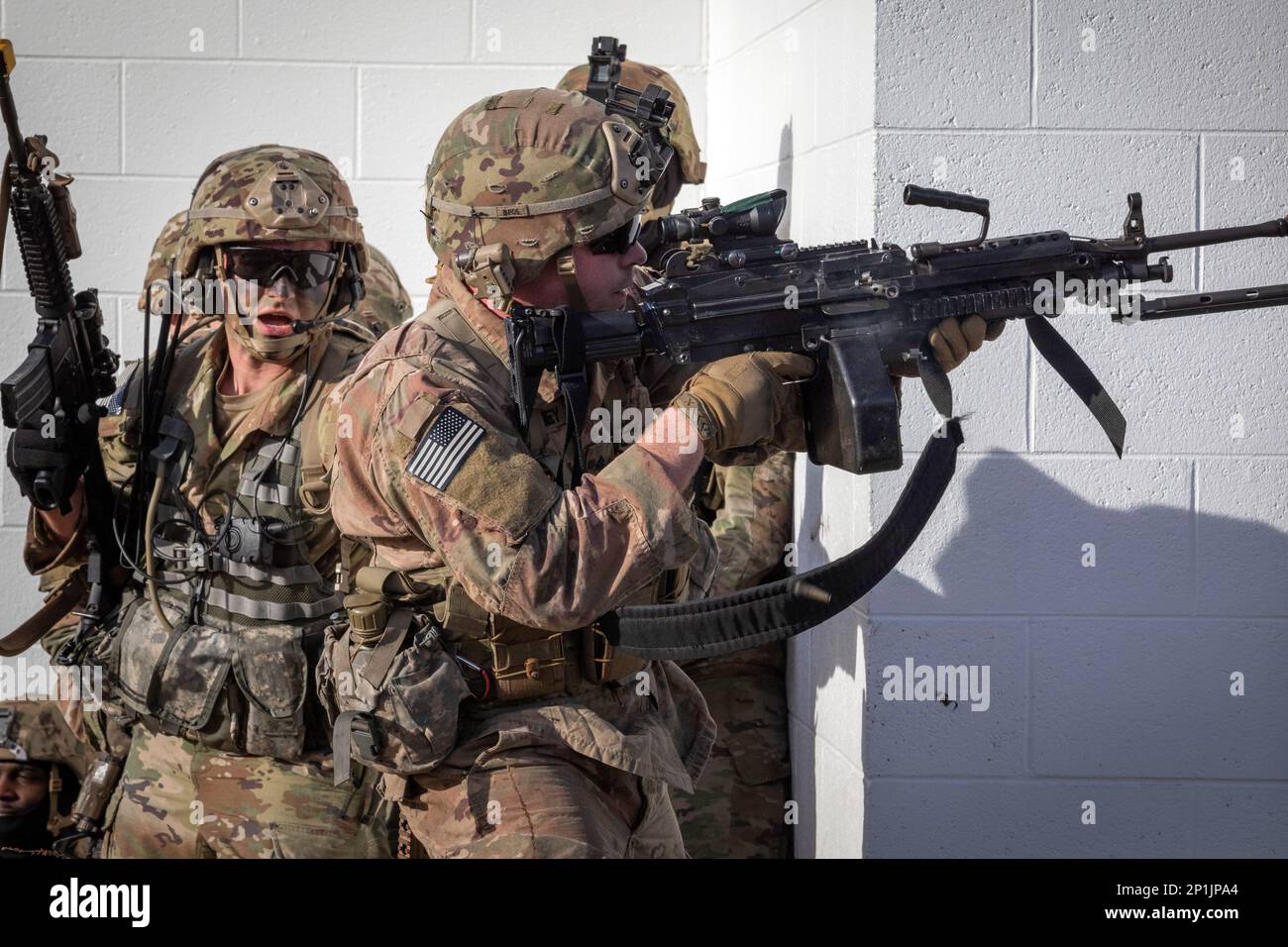 U.S. Army Soldiers with Alpha Company, 1st Battalion, 114th Infantry ...