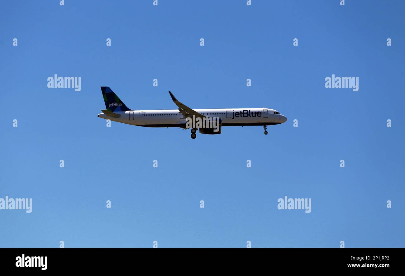 The first Airbus A-321 aircraft assembled in Mobile made its first test ...