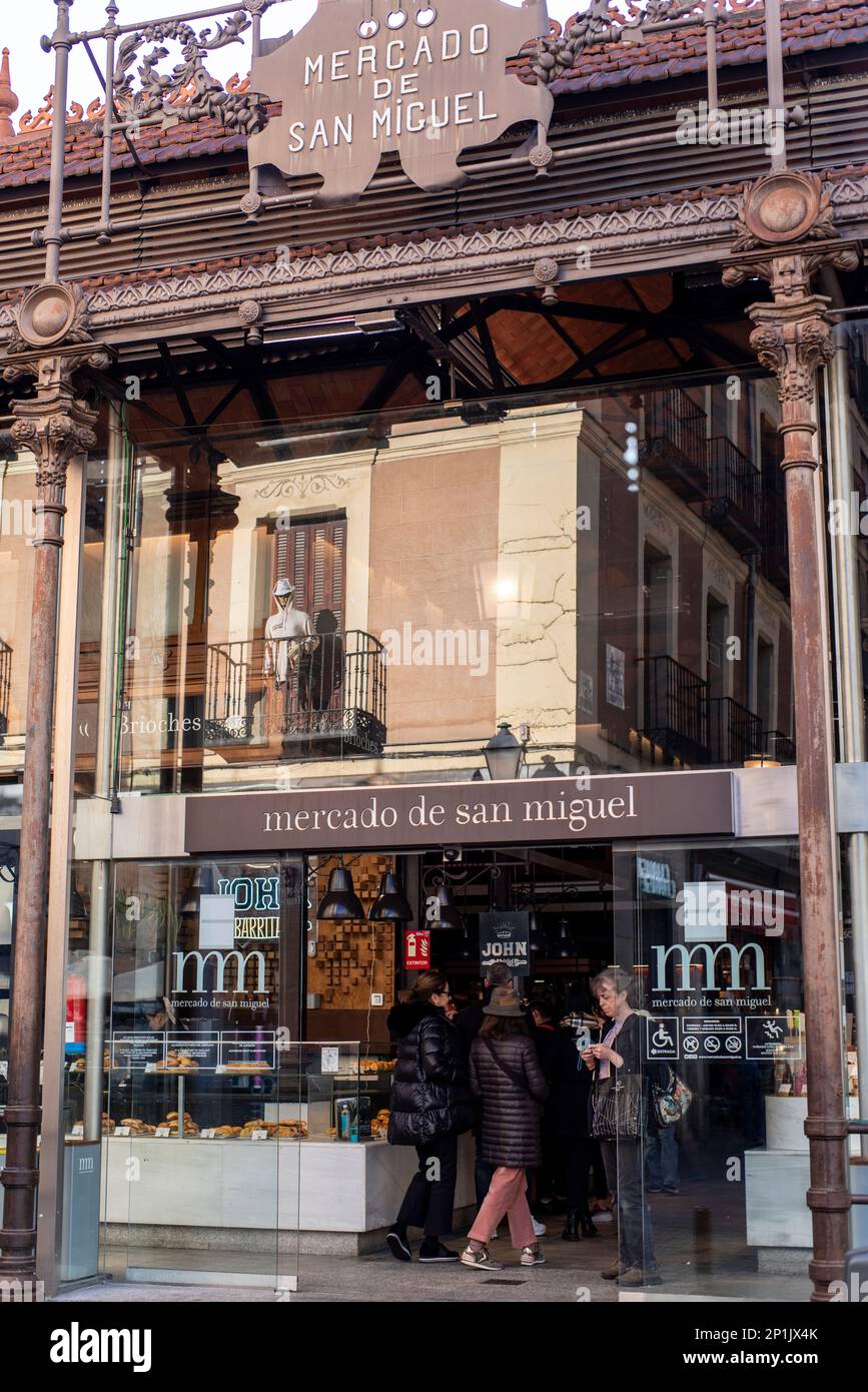 Bar, restaurants and shops of traditional Spanish food in Madrid city ...