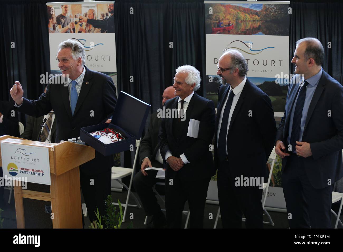 Governor Terry McAuliffe presents Pasquale Forte, President & CEO of ...