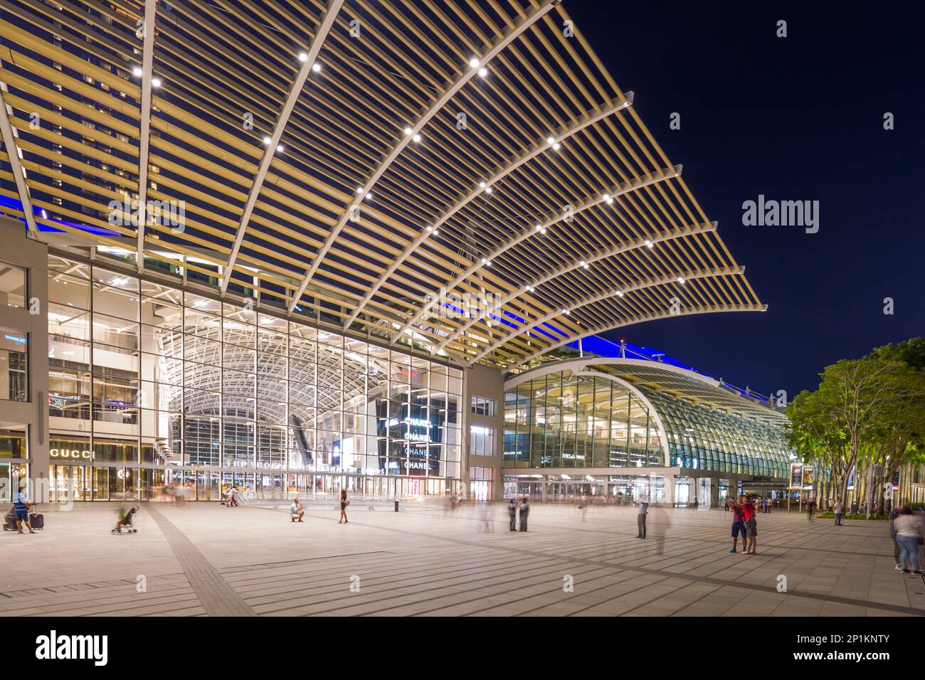 A night-time view of the waterfront promenade on Marina Bay in ...