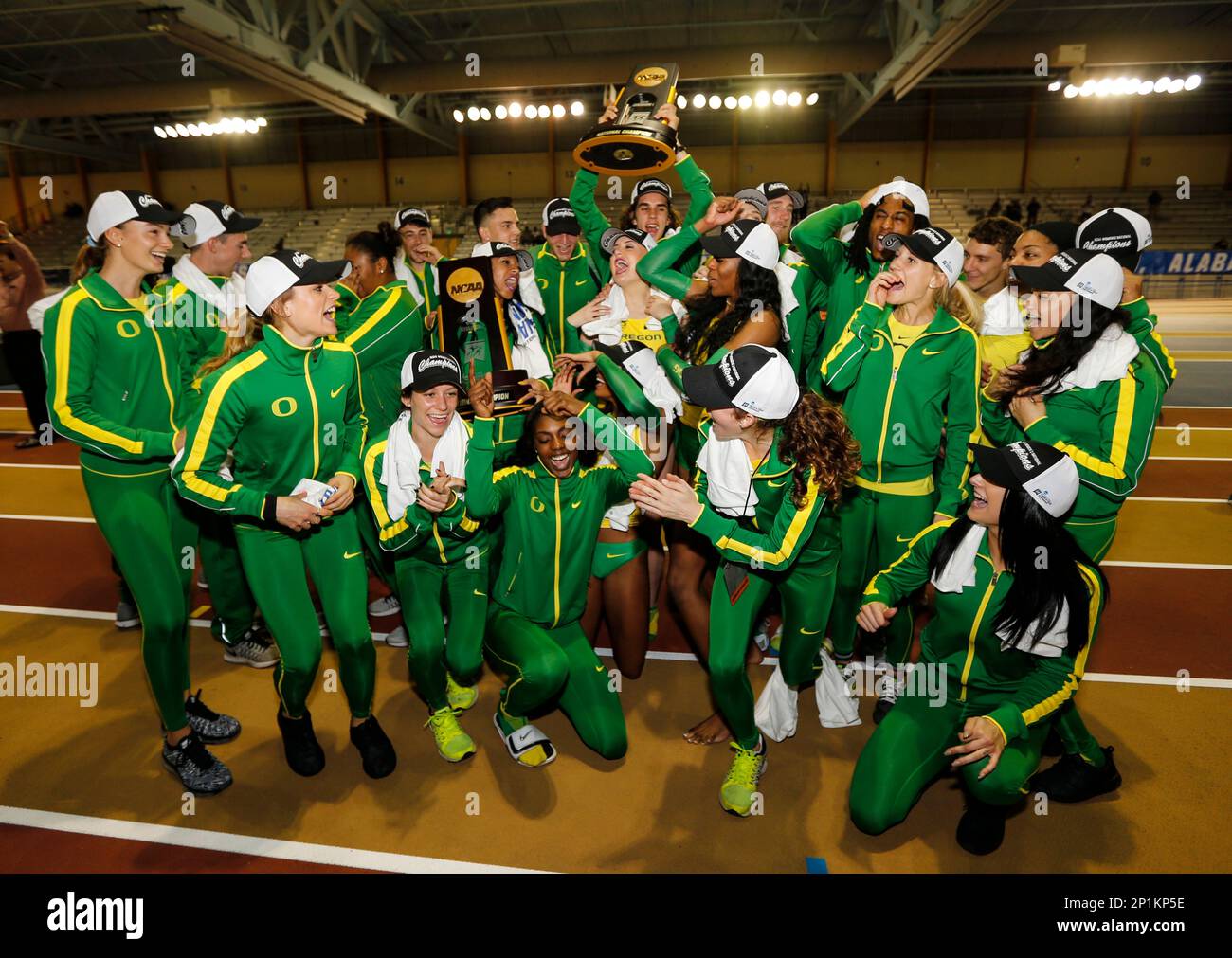 Oregon Ducks pose after winning the mens and womens team titles in the ...