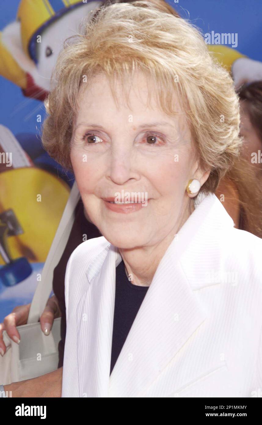 Photo by: Thomas Lau/STAR MAX/IPx7/14/02Former First Lady Nancy Reagan ...