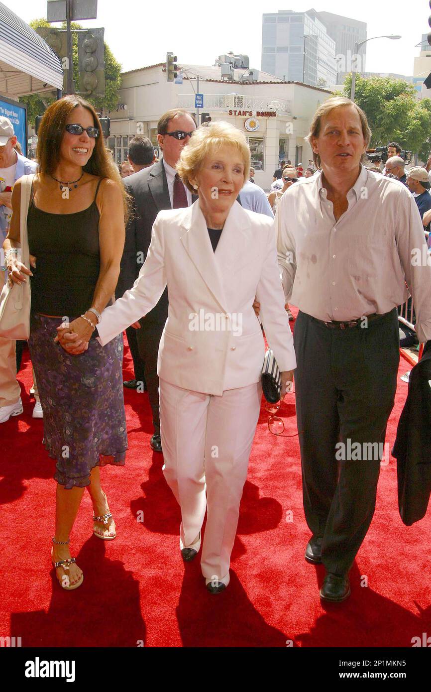 Photo by: Lee Roth/STAR MAX/IPx7/14/02Nancy Reagan at the premiere of ...