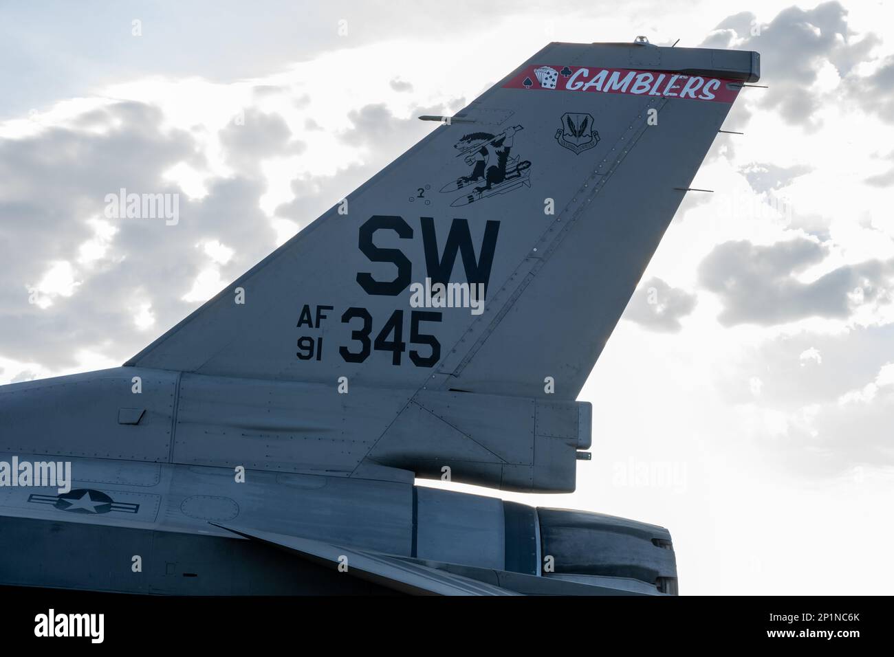 A view of the tail of a U.S. Air Force F-16 Fighting Falcon aircraft ...